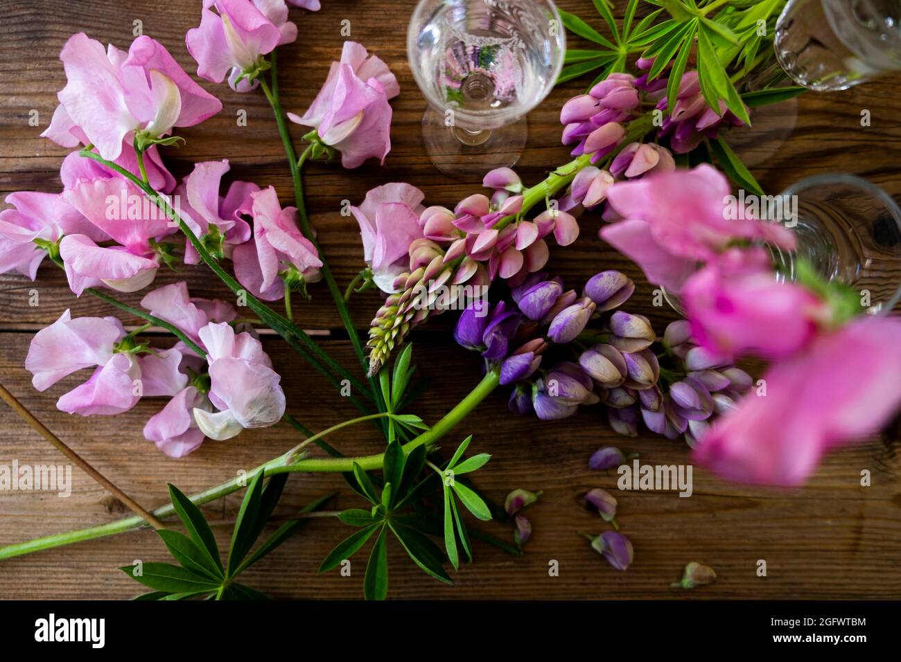 Pink table hi-res stock photography and images - Alamy