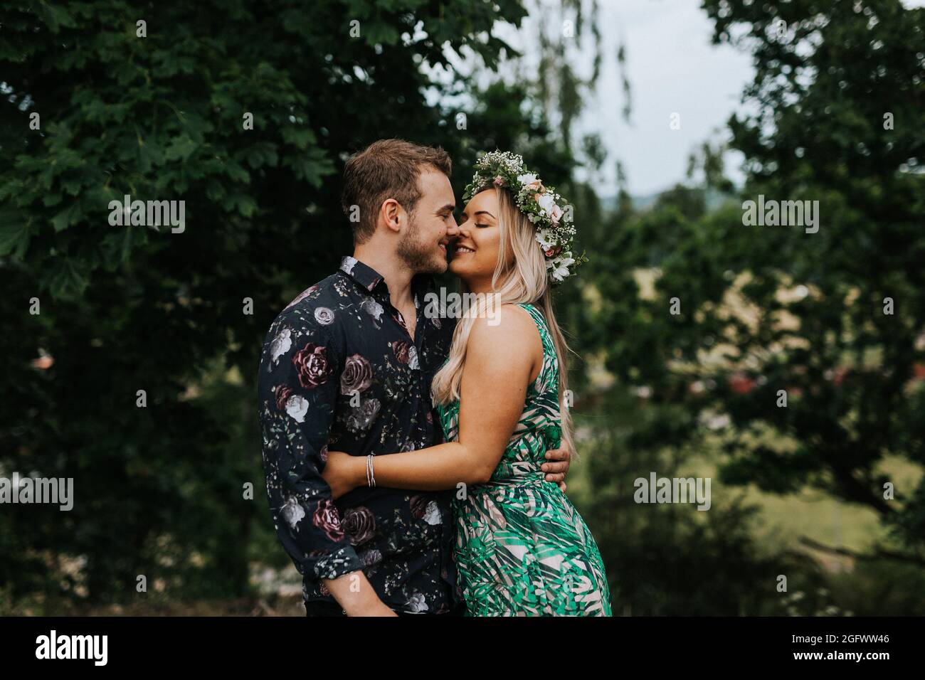 Couple kissing at party hi-res stock photography and images - Alamy