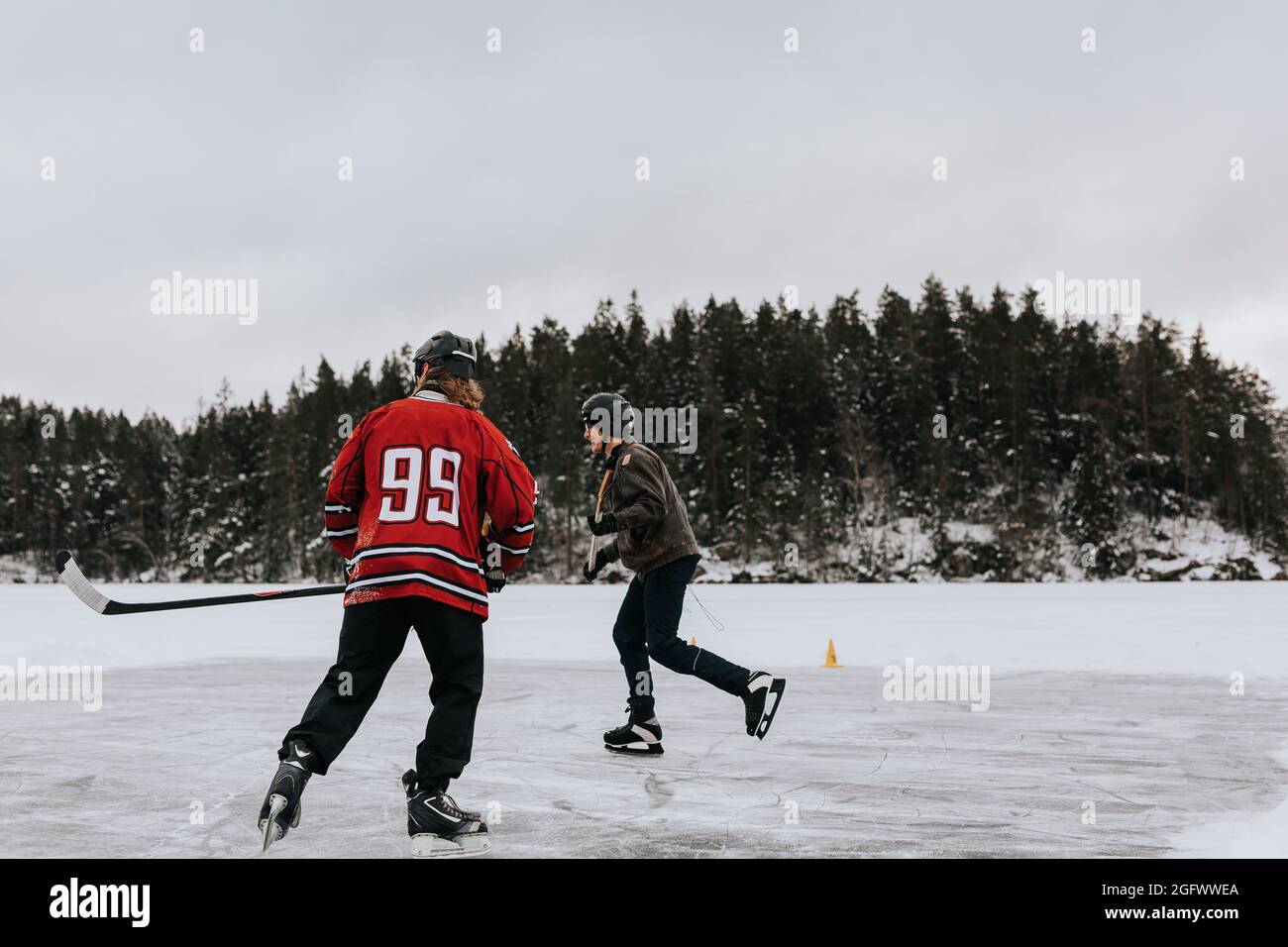 Young people skating ice hi-res stock photography and images - Alamy