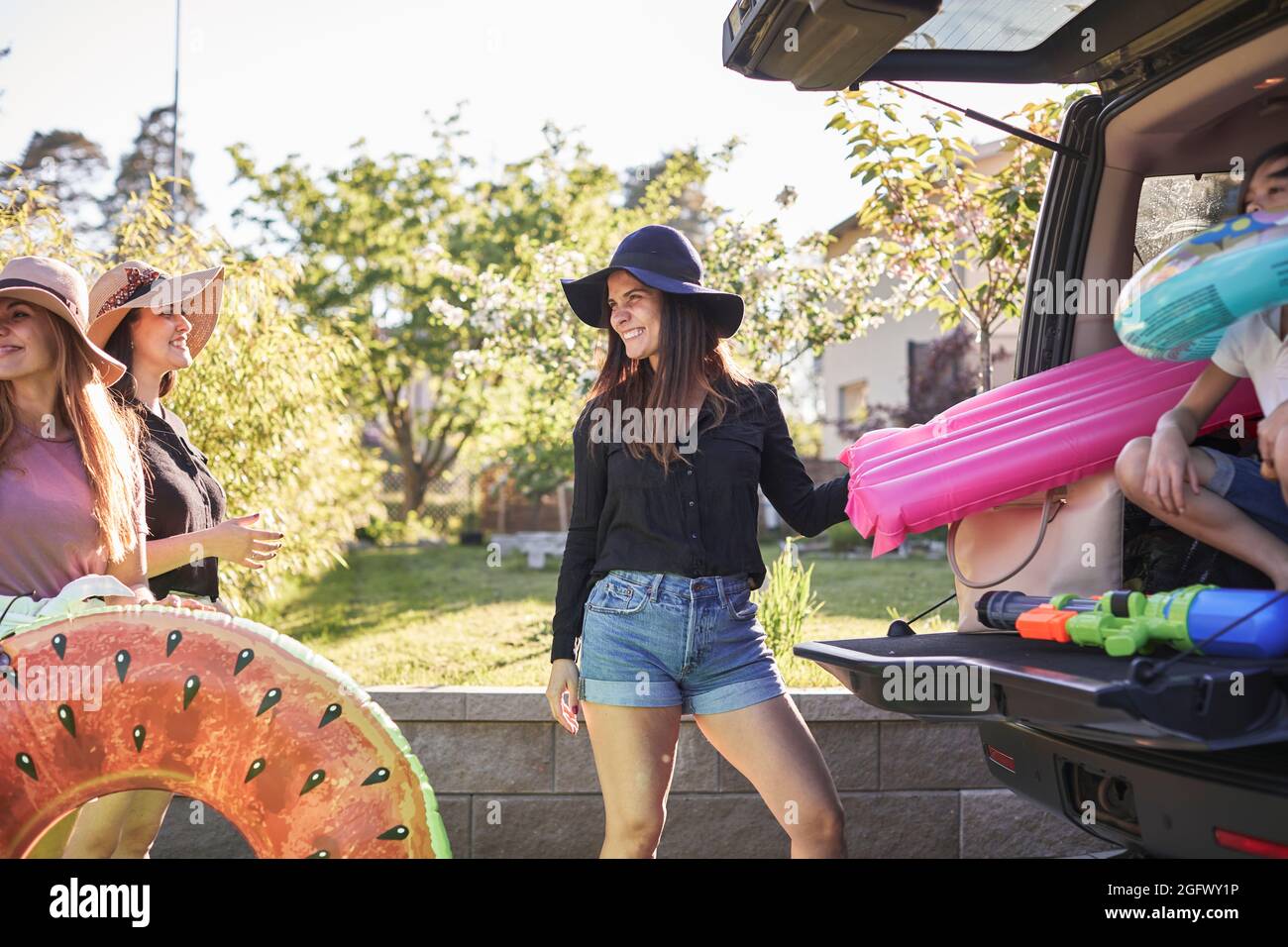 Packing car hi-res stock photography and images - Alamy