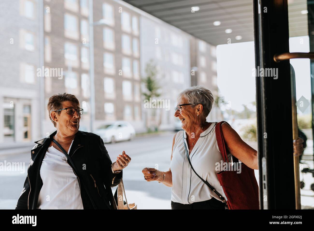 Women entering building hi-res stock photography and images - Alamy