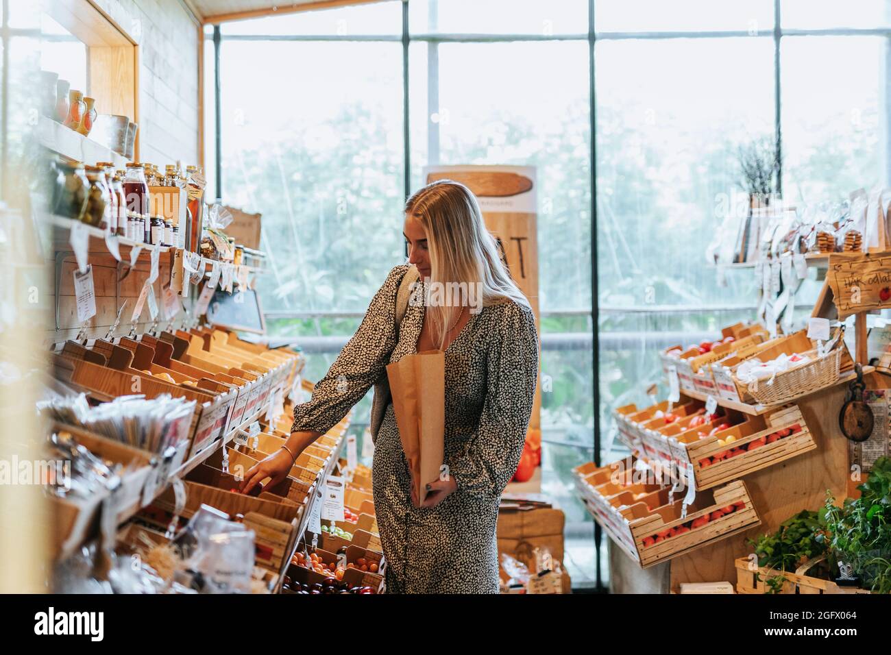 Eco shop hi-res stock photography and images - Alamy