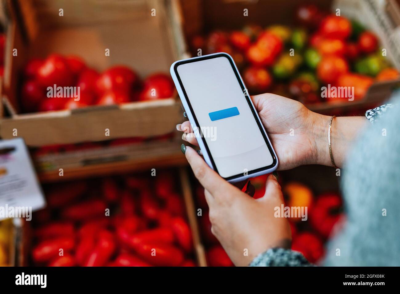 Hand holding phone in store hi-res stock photography and images - Alamy