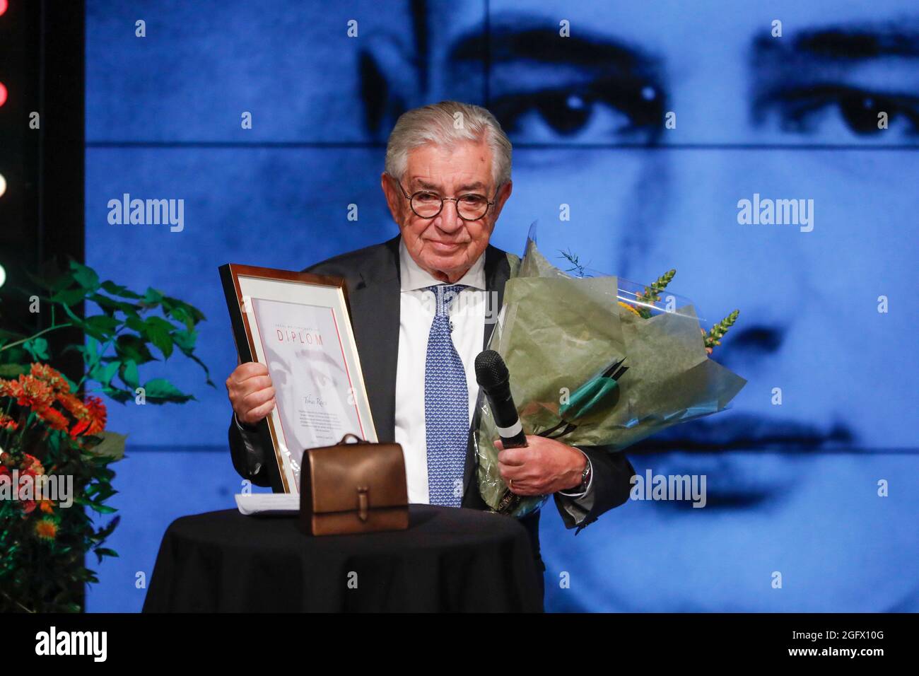 Holocaust survivor Tobias Rawet, recipient of the Raoul Wallenberg ...