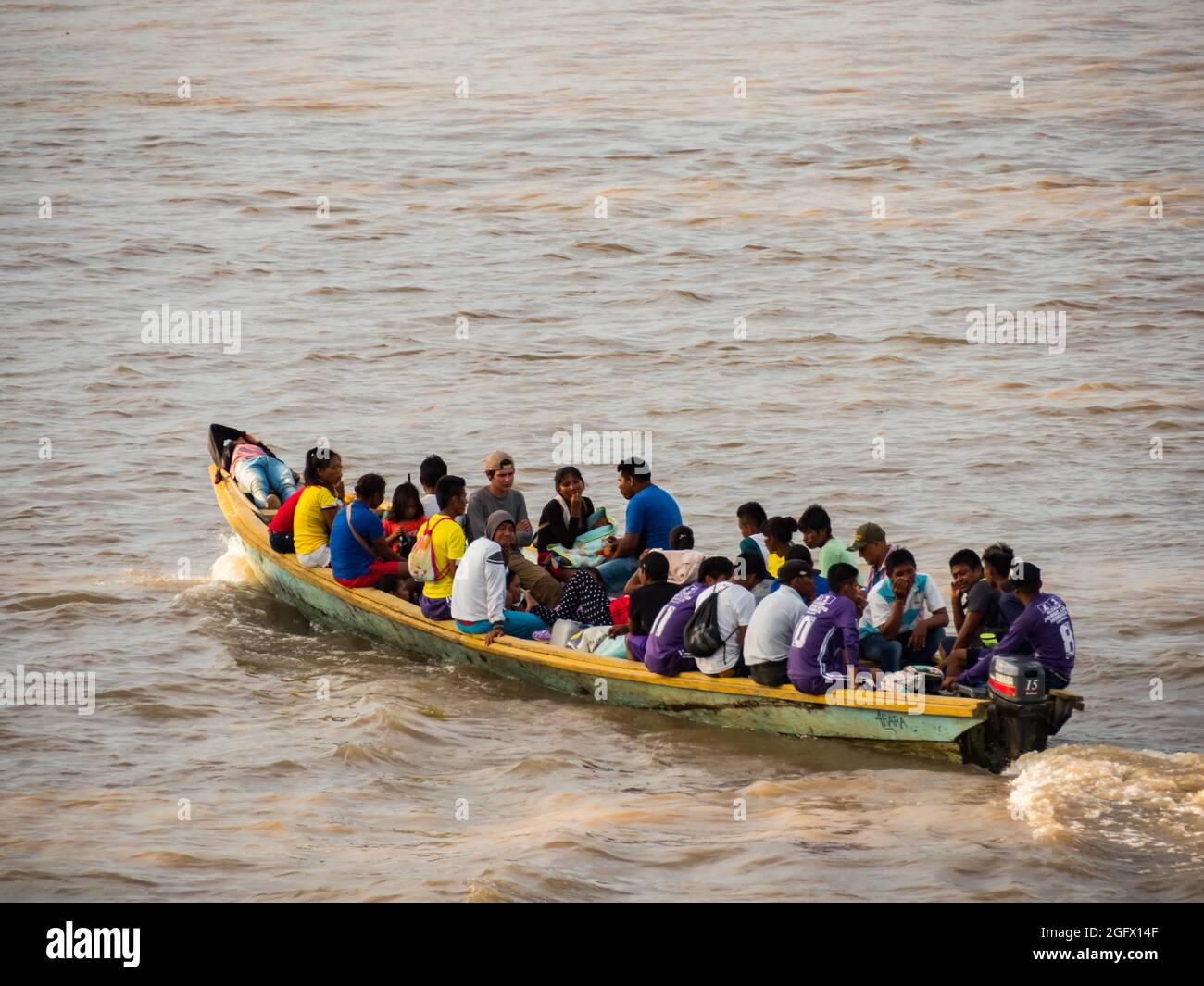 Peru rainforest indigenous people hi-res stock photography and images ...