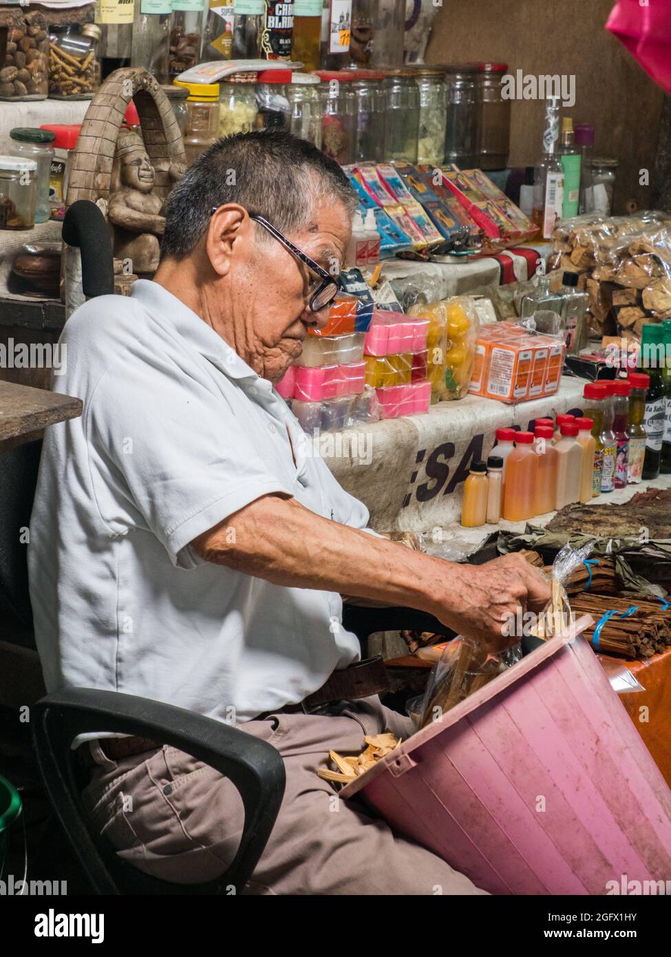 Poor old chap hi-res stock photography and images - Alamy