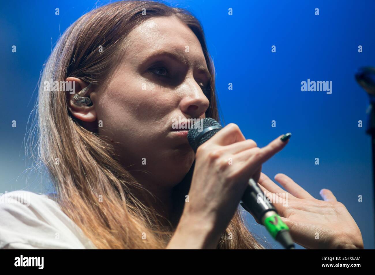 Dry cleaning live on stage hi-res stock photography and images - Alamy