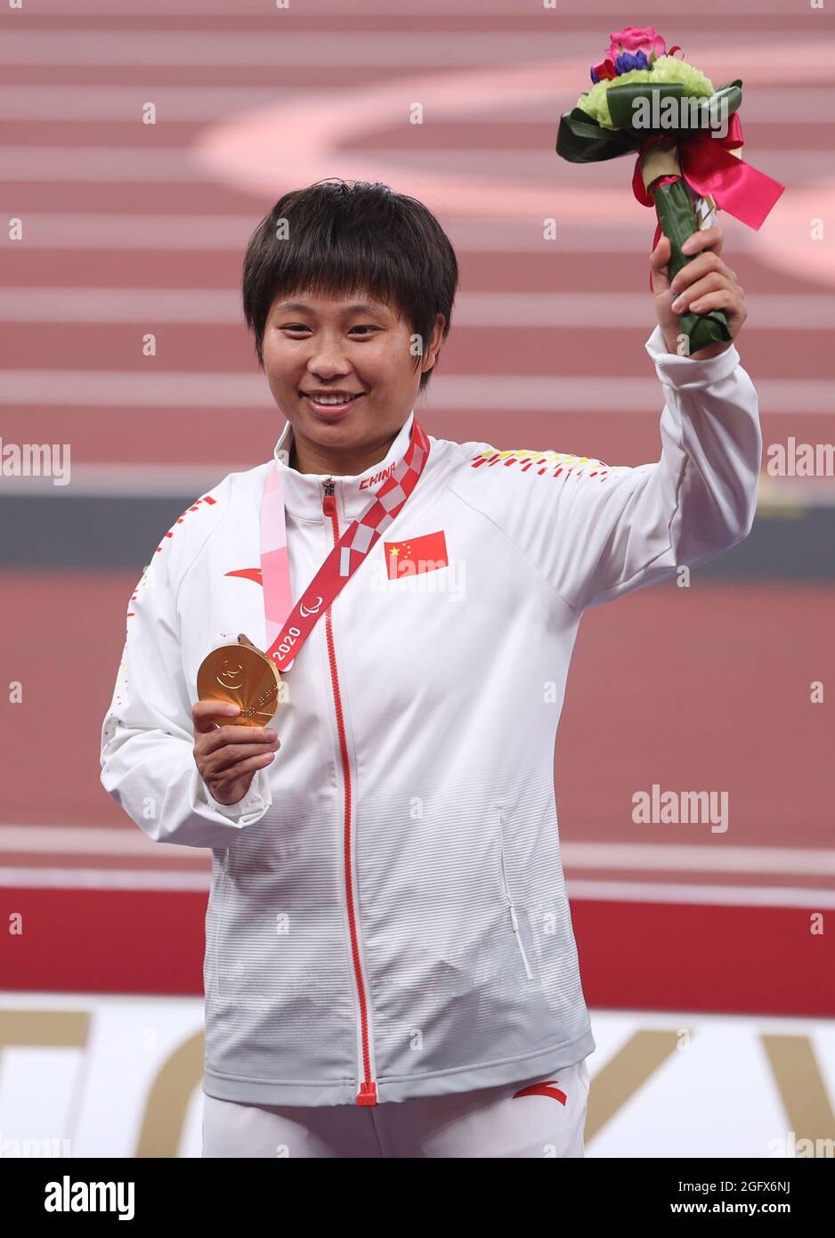 Tokyo, Japan. 27th Aug, 2021. Zhou Xia of China reacts during the medal ...