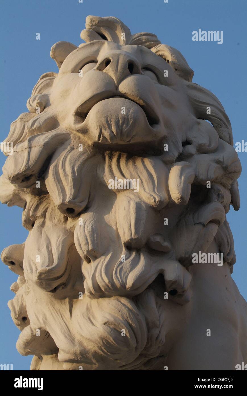 Lion statues westminster hi-res stock photography and images - Alamy