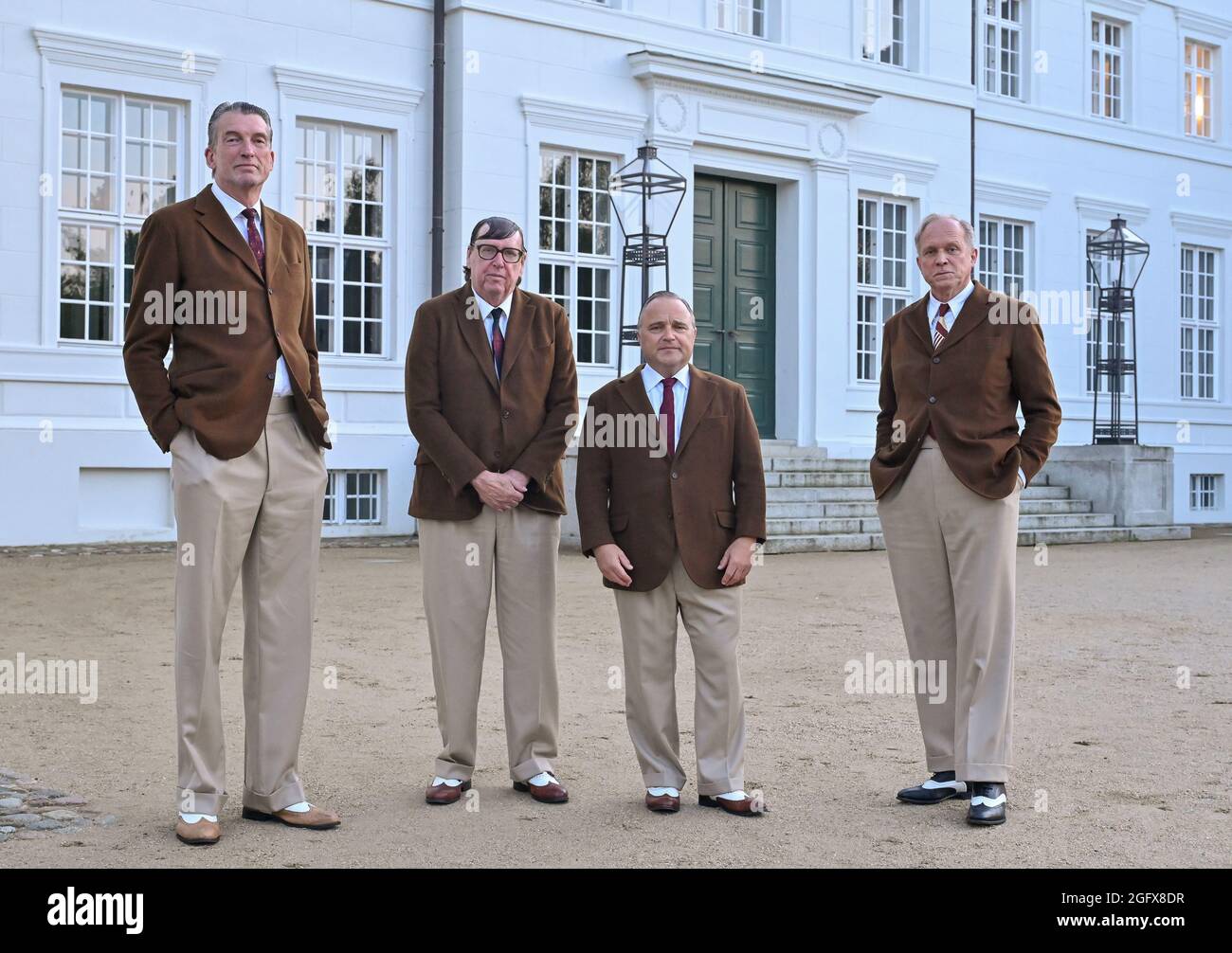 Neuhardenberg, Germany. 24th Aug, 2021. Ulrich Tukur (r), actor ...