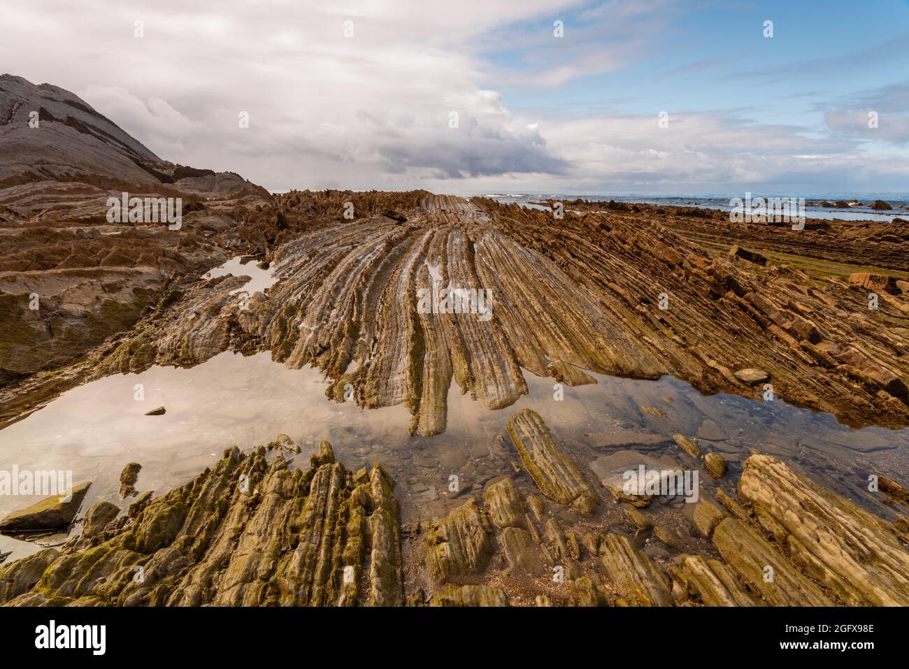 Flysch in basque country coast Stock Photo - Alamy