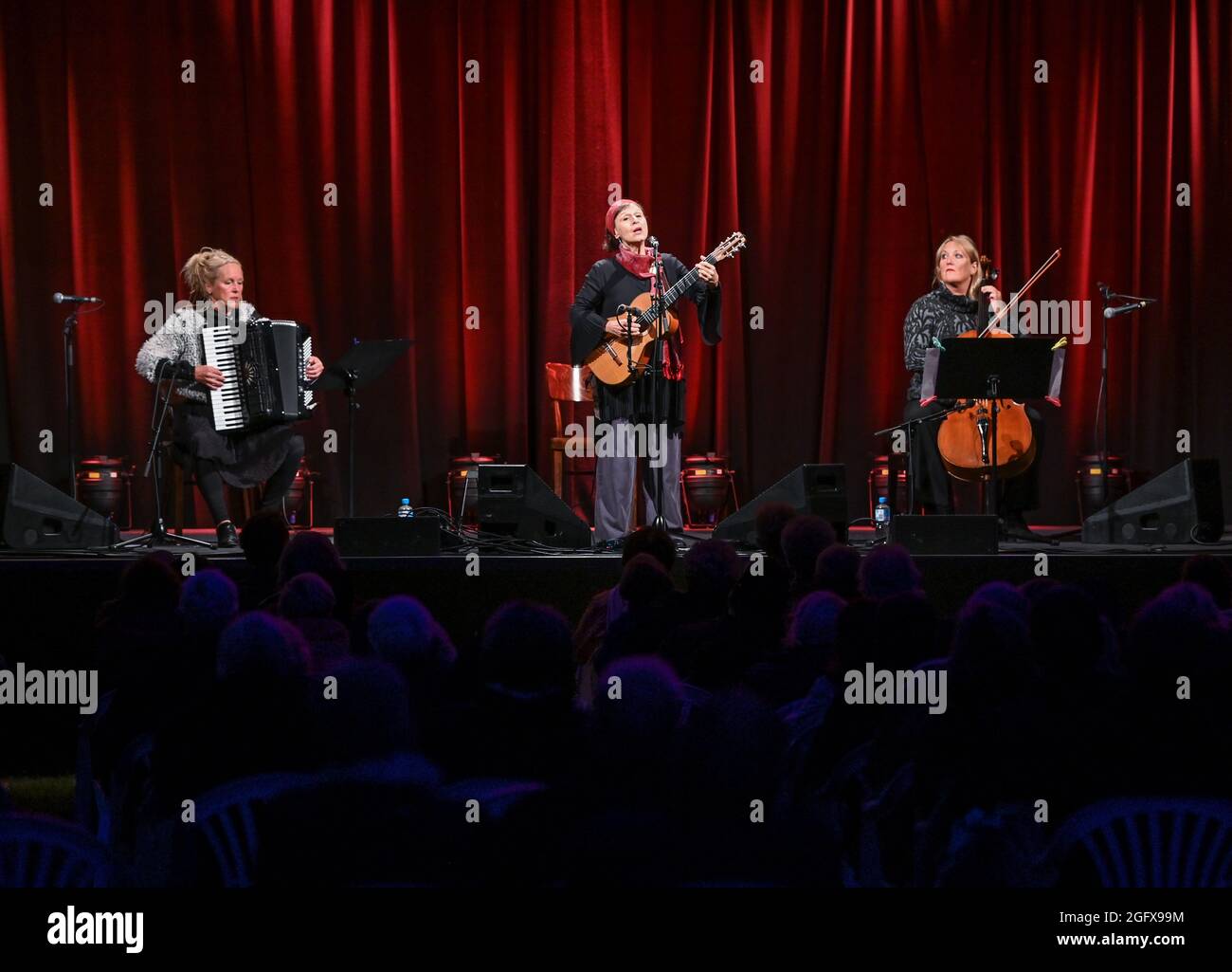 Neuhardenberg, Germany. 26th Aug, 2021. Etta Scollo (m), Italian singer ...