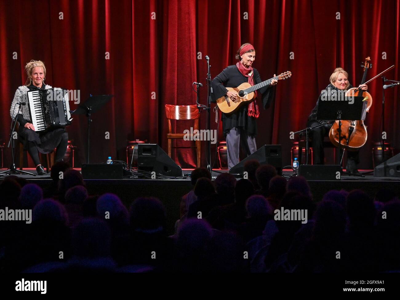 Neuhardenberg, Germany. 26th Aug, 2021. Etta Scollo (m), Italian singer ...