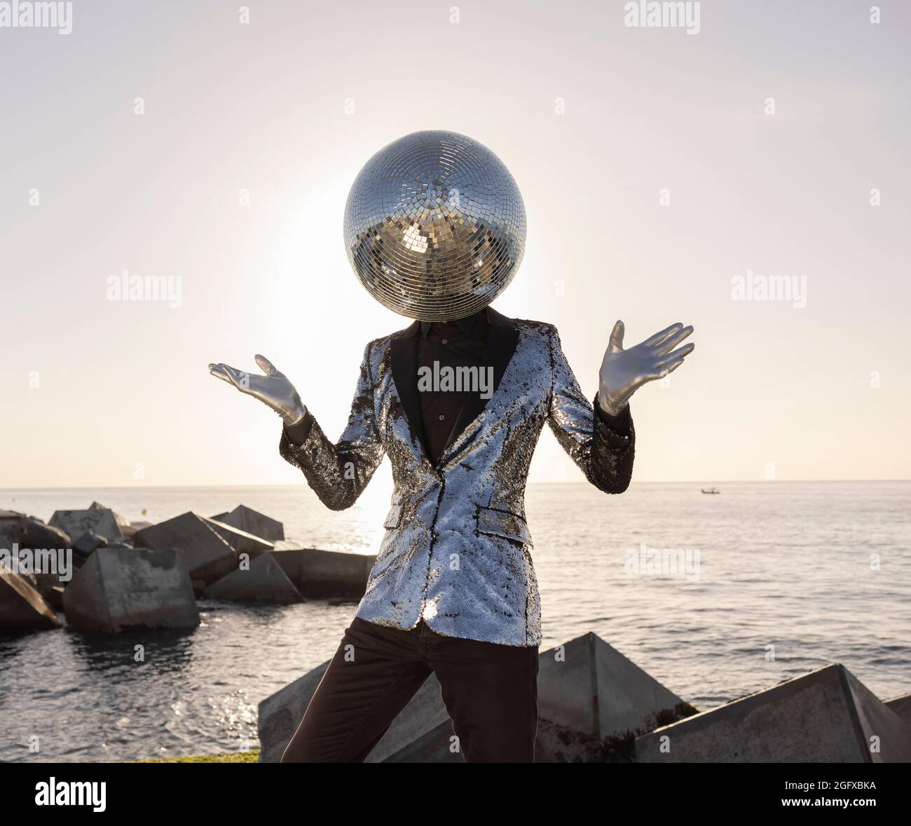 Disco ball 1970s hi-res stock photography and images - Alamy