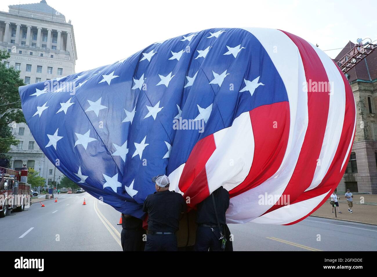 St. Louis, United States. 27th Aug, 2021. St. Louis firefighters work ...