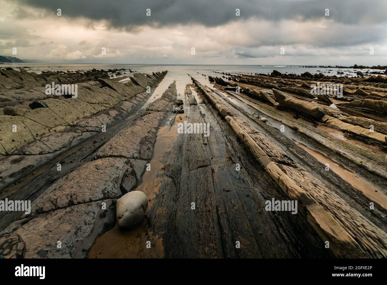 Flysch in basque country coast Stock Photo - Alamy