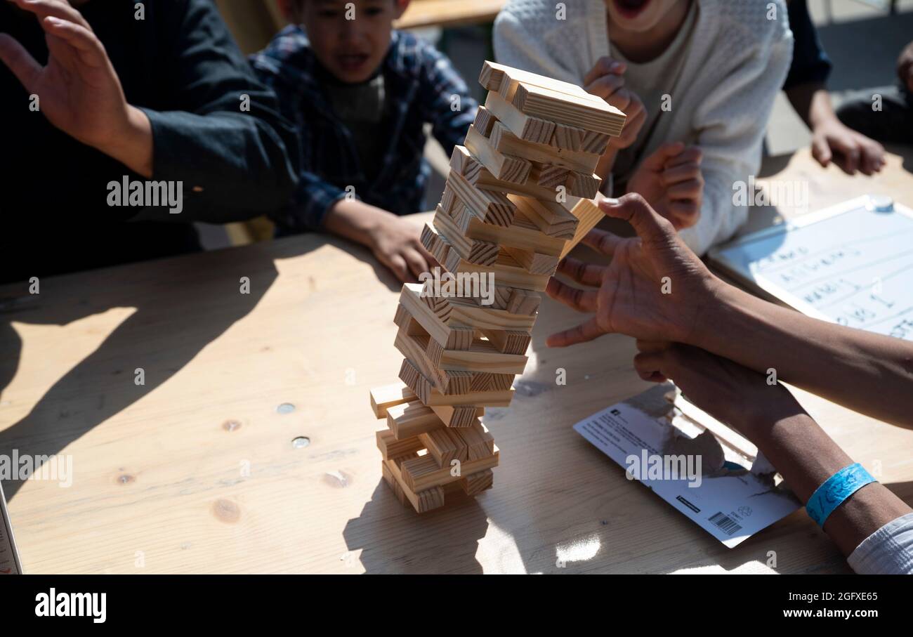 Evacuees play Jenga with U.S. Air force Airmen during Operation Allies ...