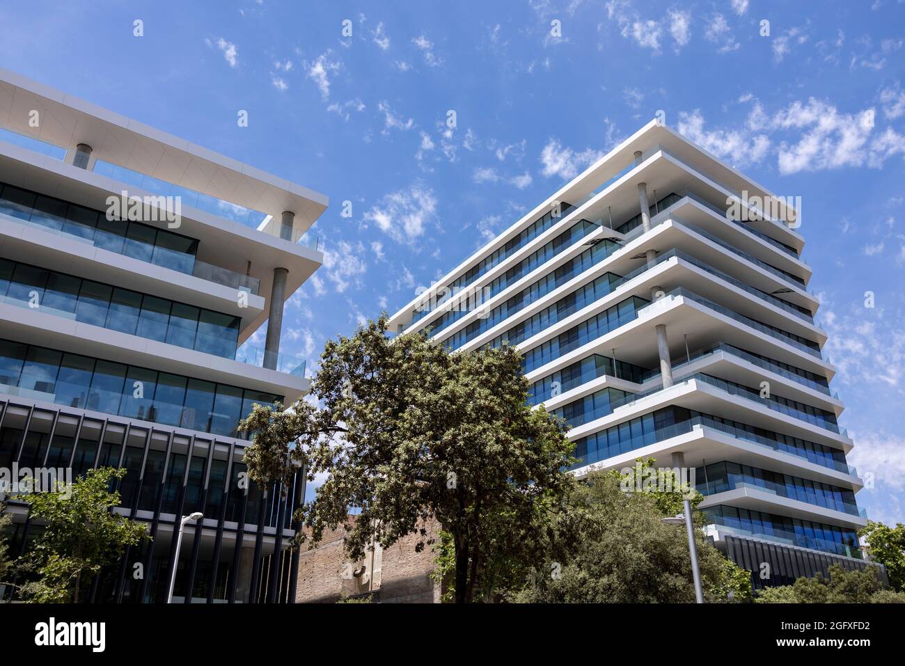 Commercial buildings modern buildings hi-res stock photography and ...