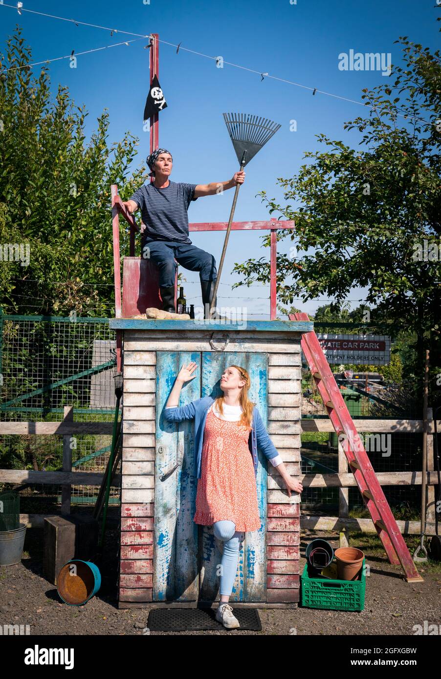 Showbiz fringe hi-res stock photography and images - Alamy