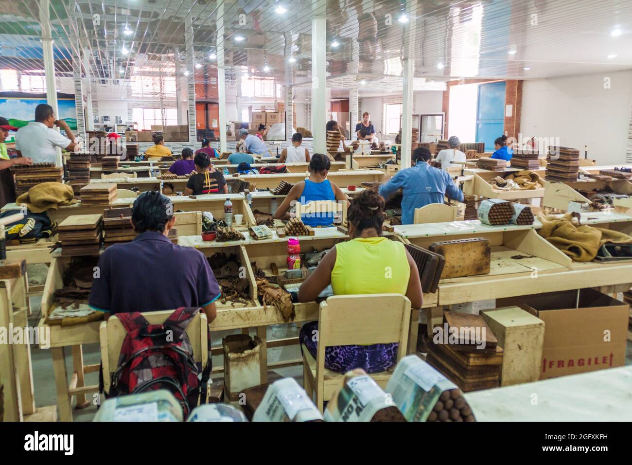 Rolling cigars hi-res stock photography and images - Alamy