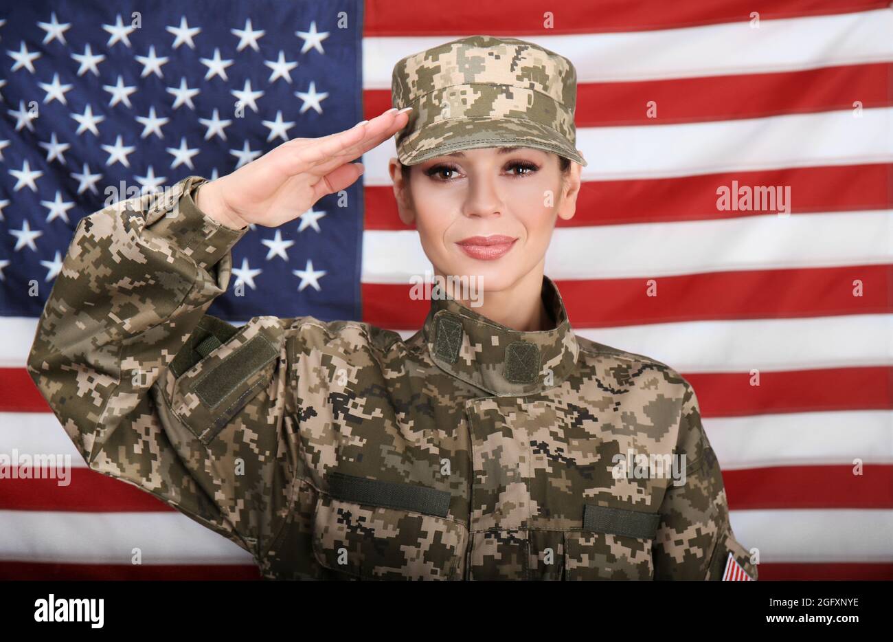 American female soldier saluting flag hi-res stock photography and ...