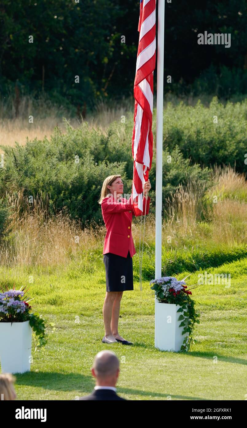 Team USA Captain Sarah Ingram raises the US flag during the Opening ...
