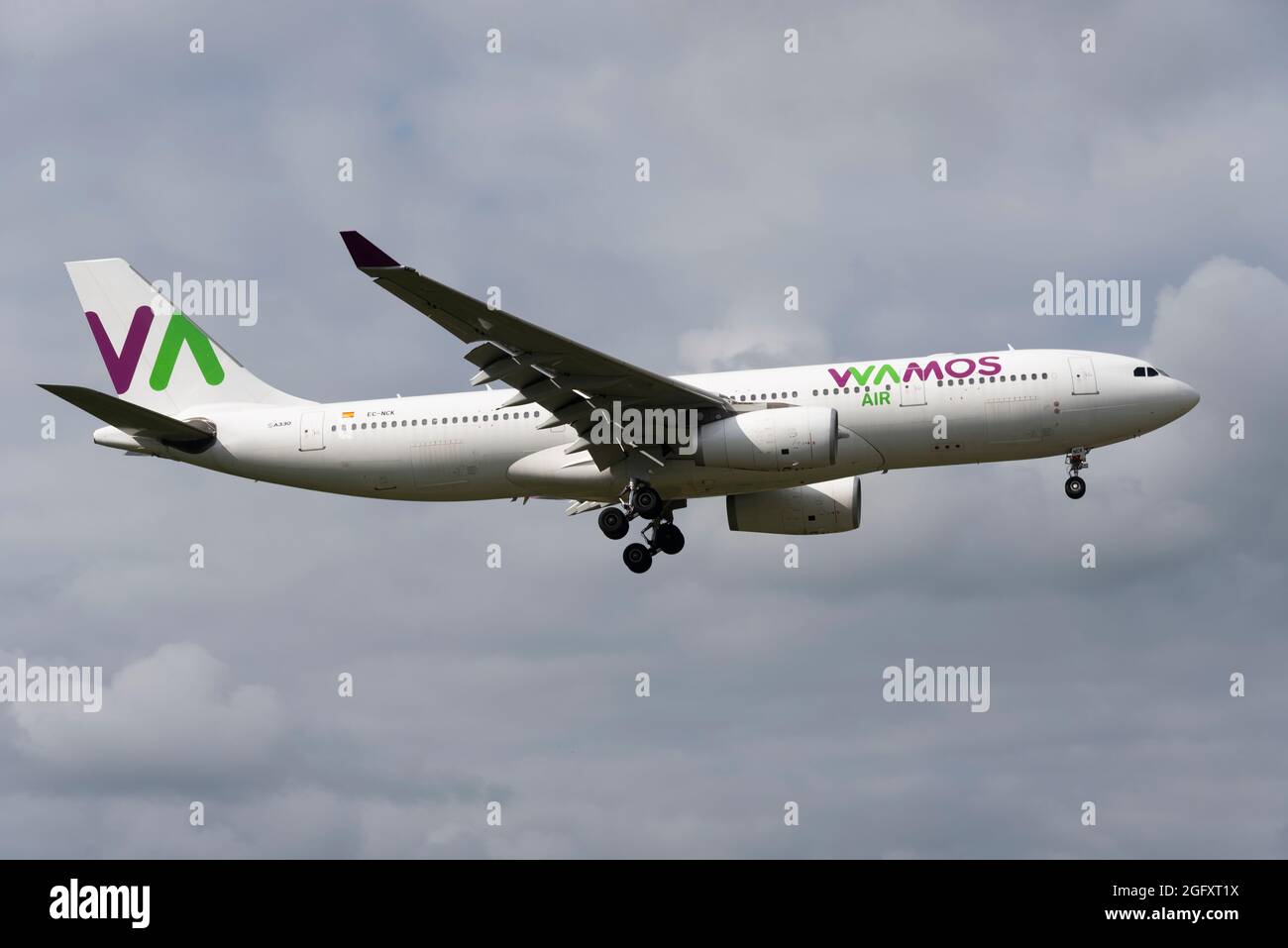 Wamos air aircraft hi-res stock photography and images - Alamy