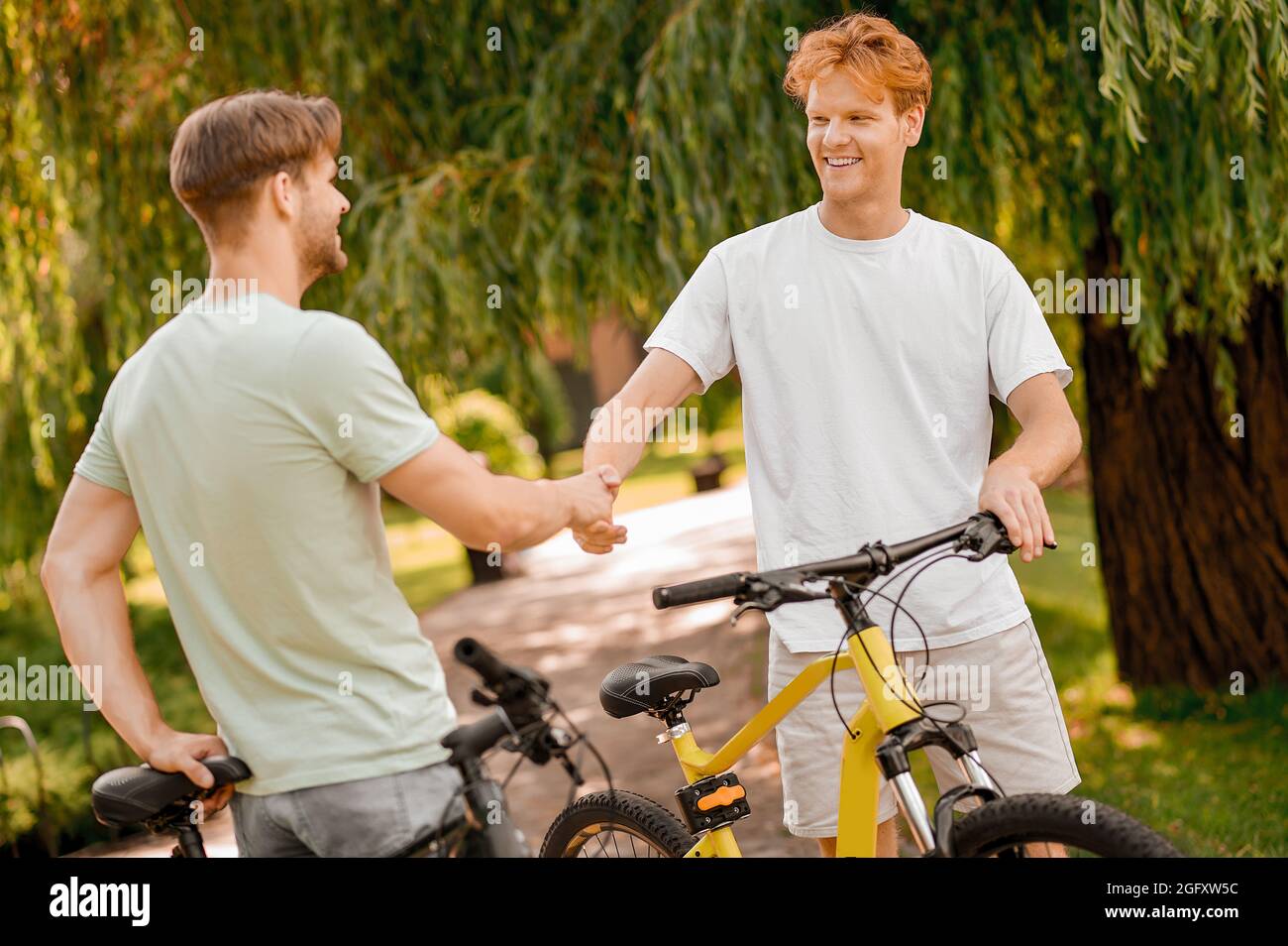 Riders hands hi-res stock photography and images - Alamy