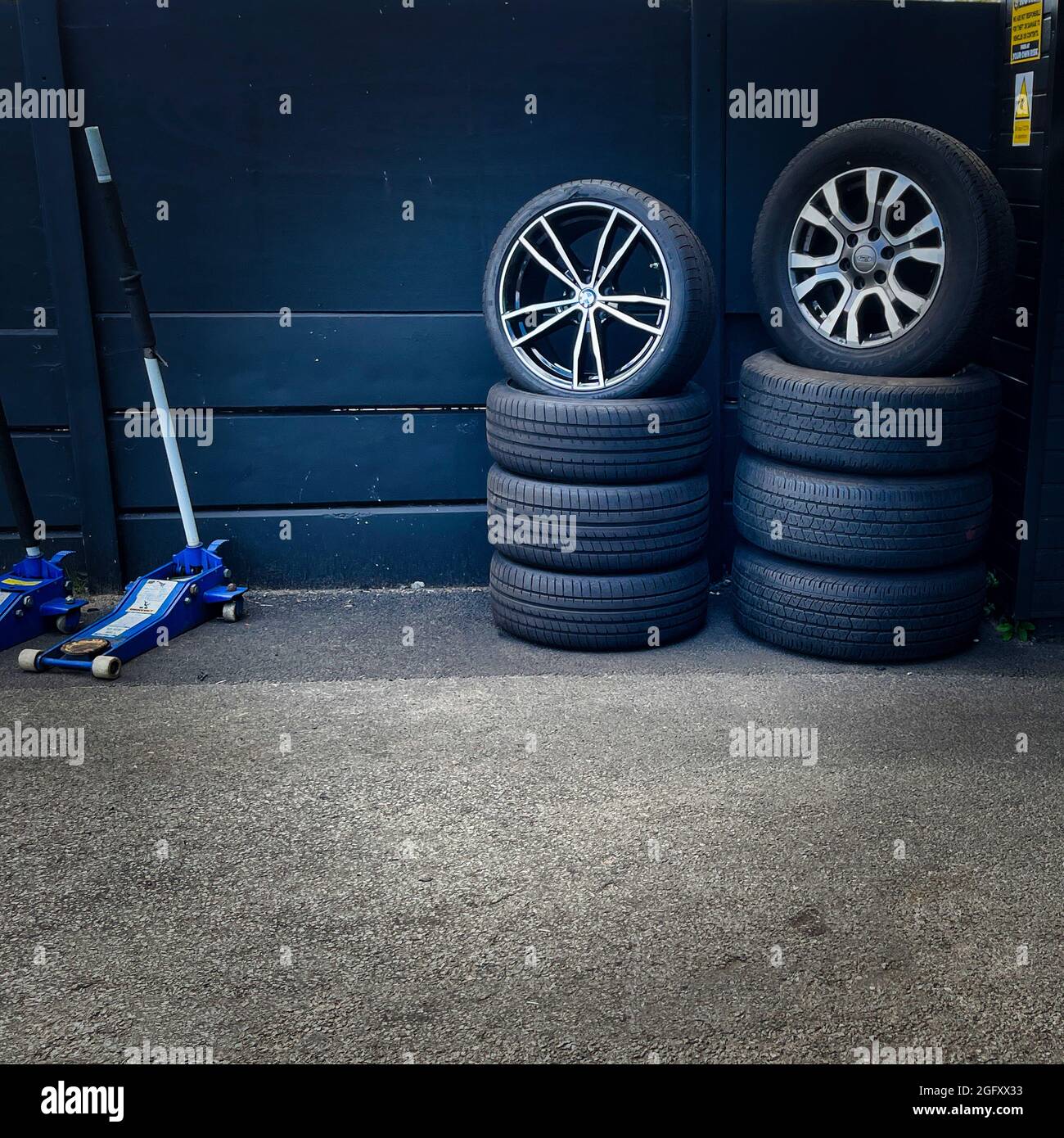 Change wheels hi-res stock photography and images - Alamy
