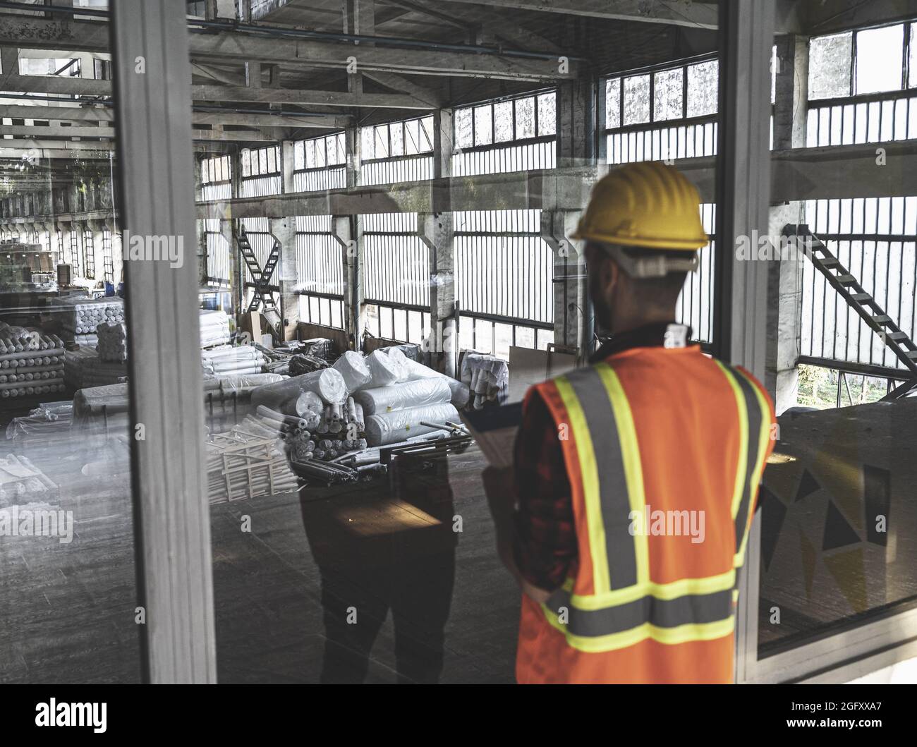 Male worker manufacturing windows hi-res stock photography and images ...