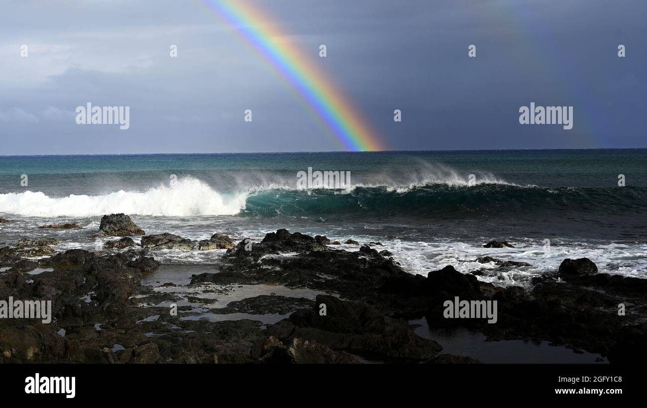 Rainbow over the Pacific on Maui's Napili Bay looking across the ...