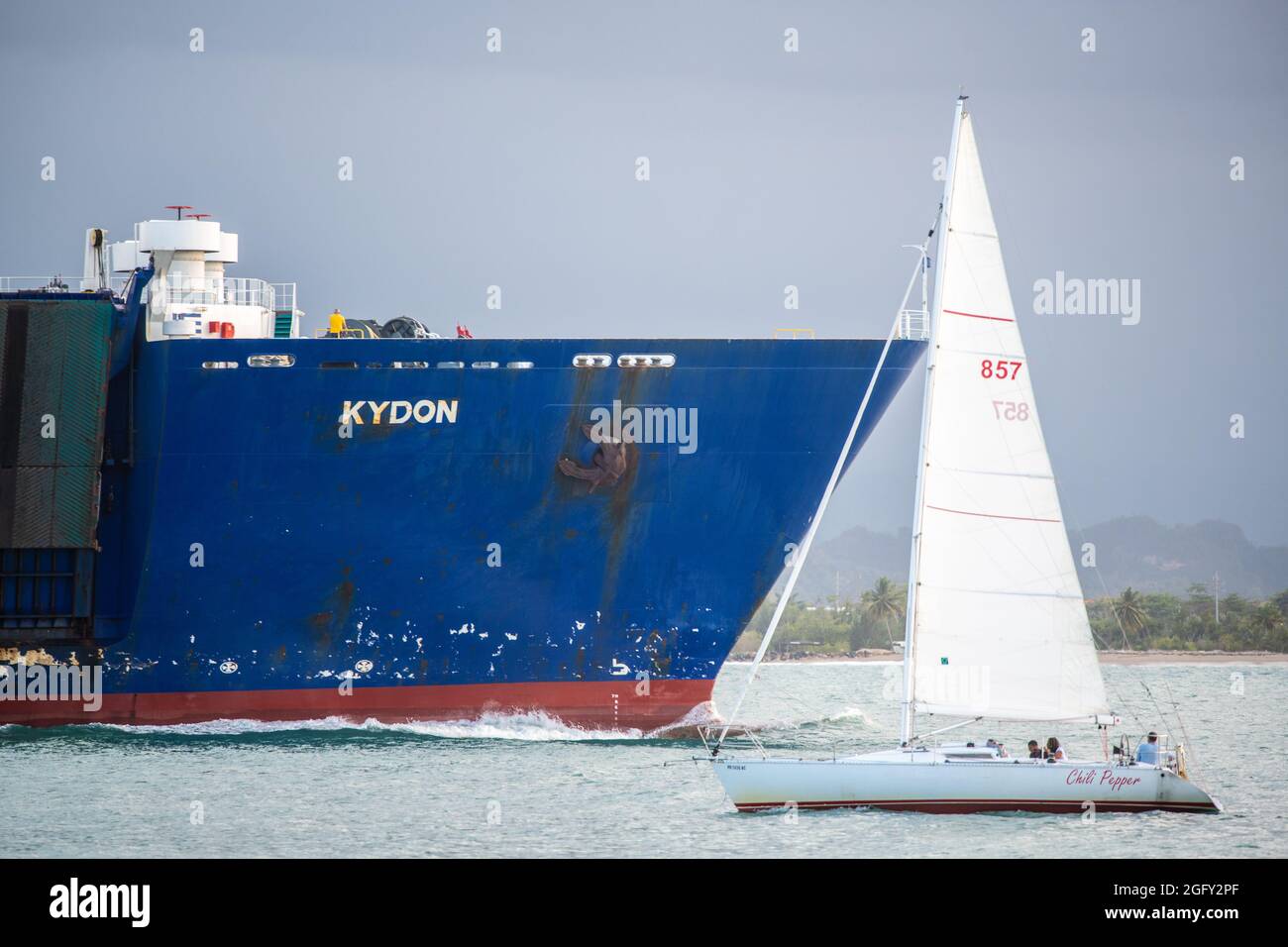 Crossing paths hi-res stock photography and images - Alamy