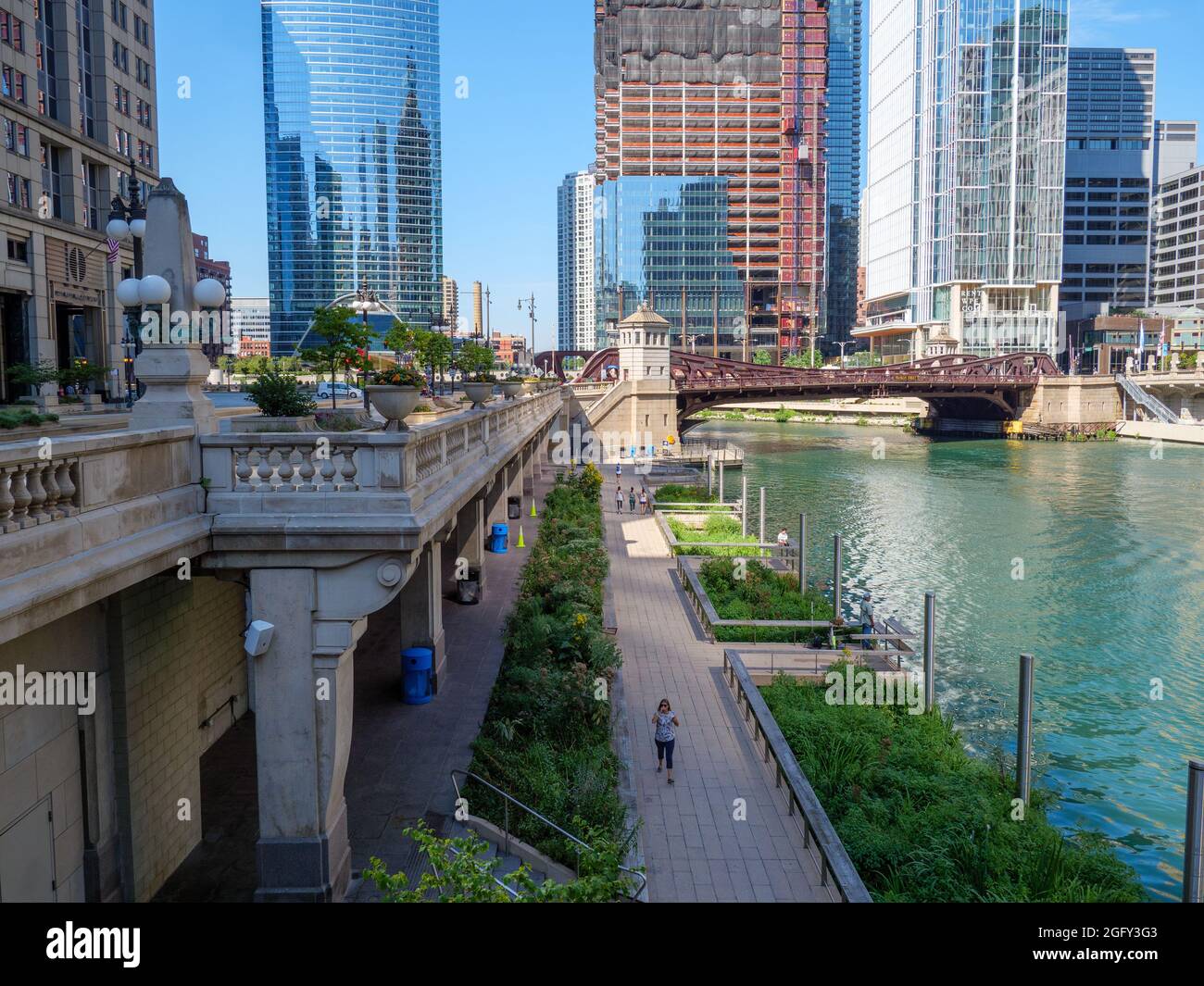 Chicago Riverwalk viewed west from Wells Street Bridge Stock Photo - Alamy