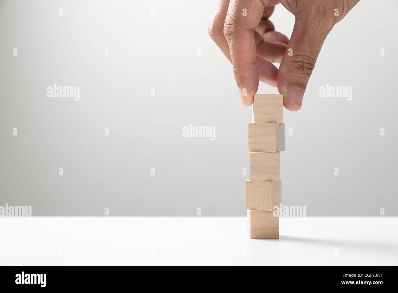 Stacking up five wood cubes in vertical Stock Photo - Alamy