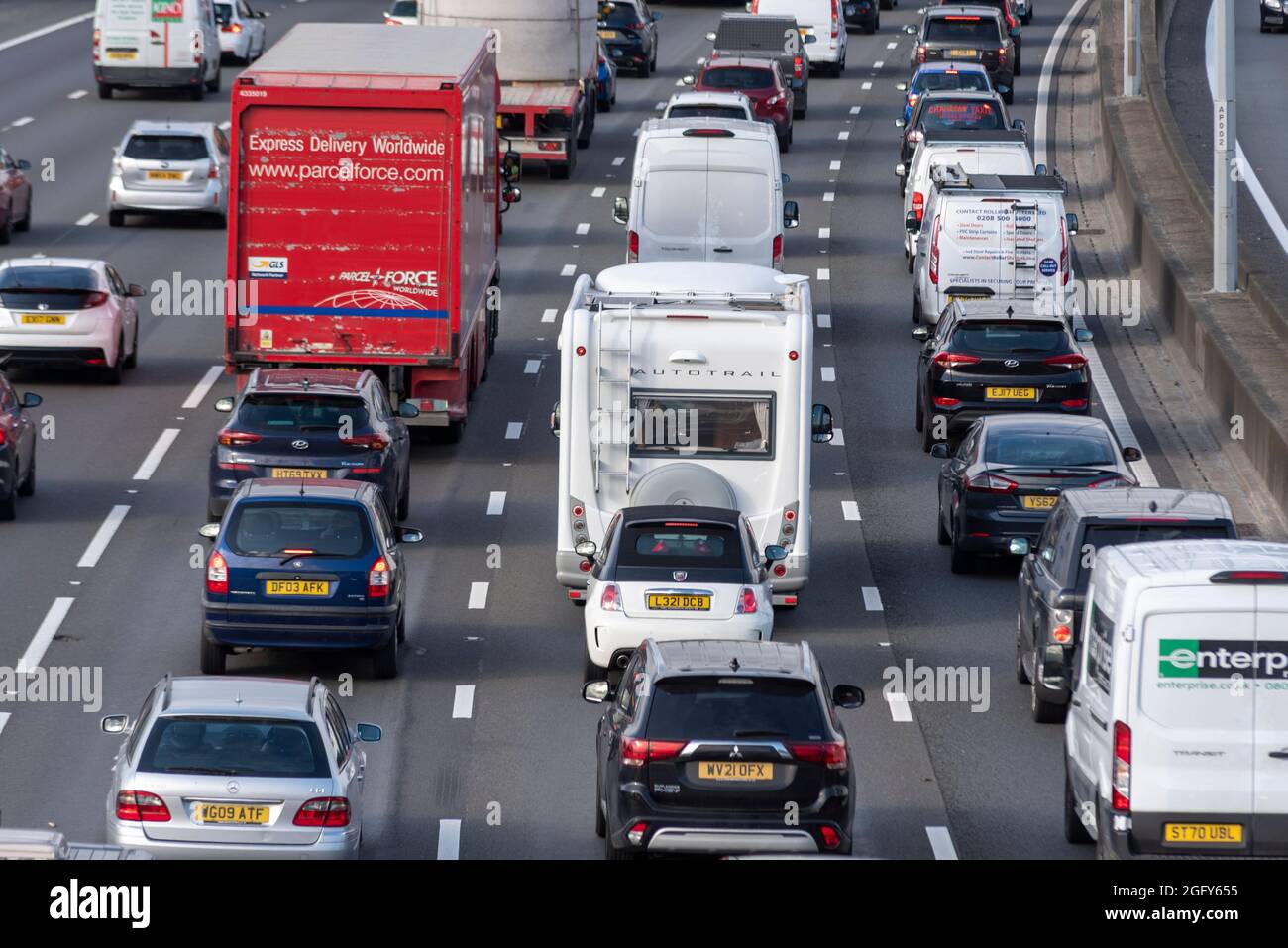 Longford, London, UK. 27th Aug, 2021. The get-away for the long weekend ...