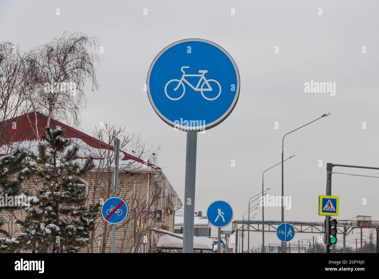 Bycycle signs blue hi-res stock photography and images - Alamy