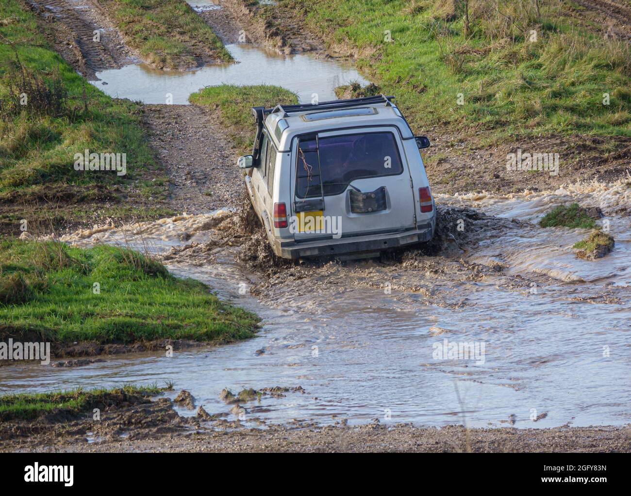 4x4 land rover discovery series II off roading, wading in deep water ...