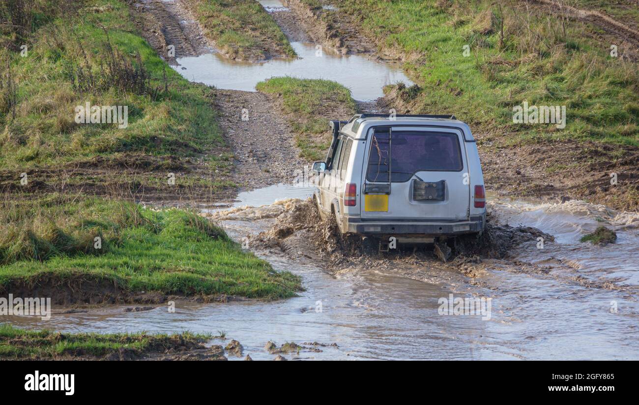 4x4 land rover discovery series II off roading, wading in deep water ...