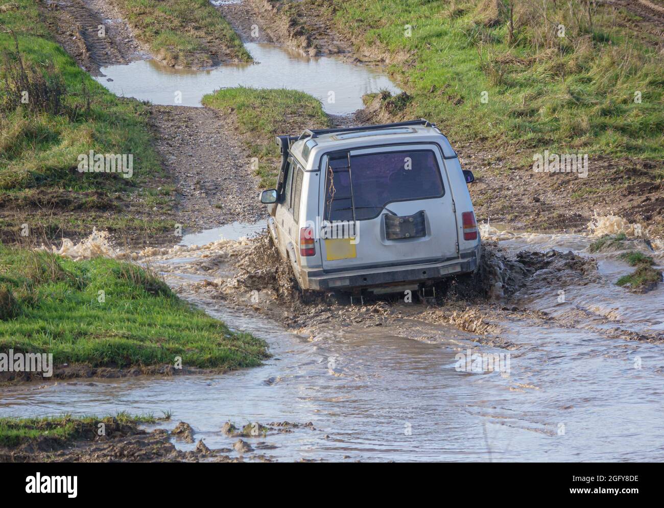 4x4 land rover discovery series II off roading, wading in deep water ...