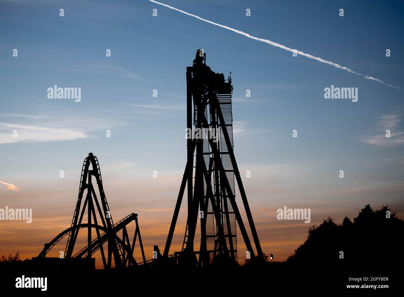 Sunset View Of The Swarm Rollercoaster Coaster at Thorpe Park Theme ...
