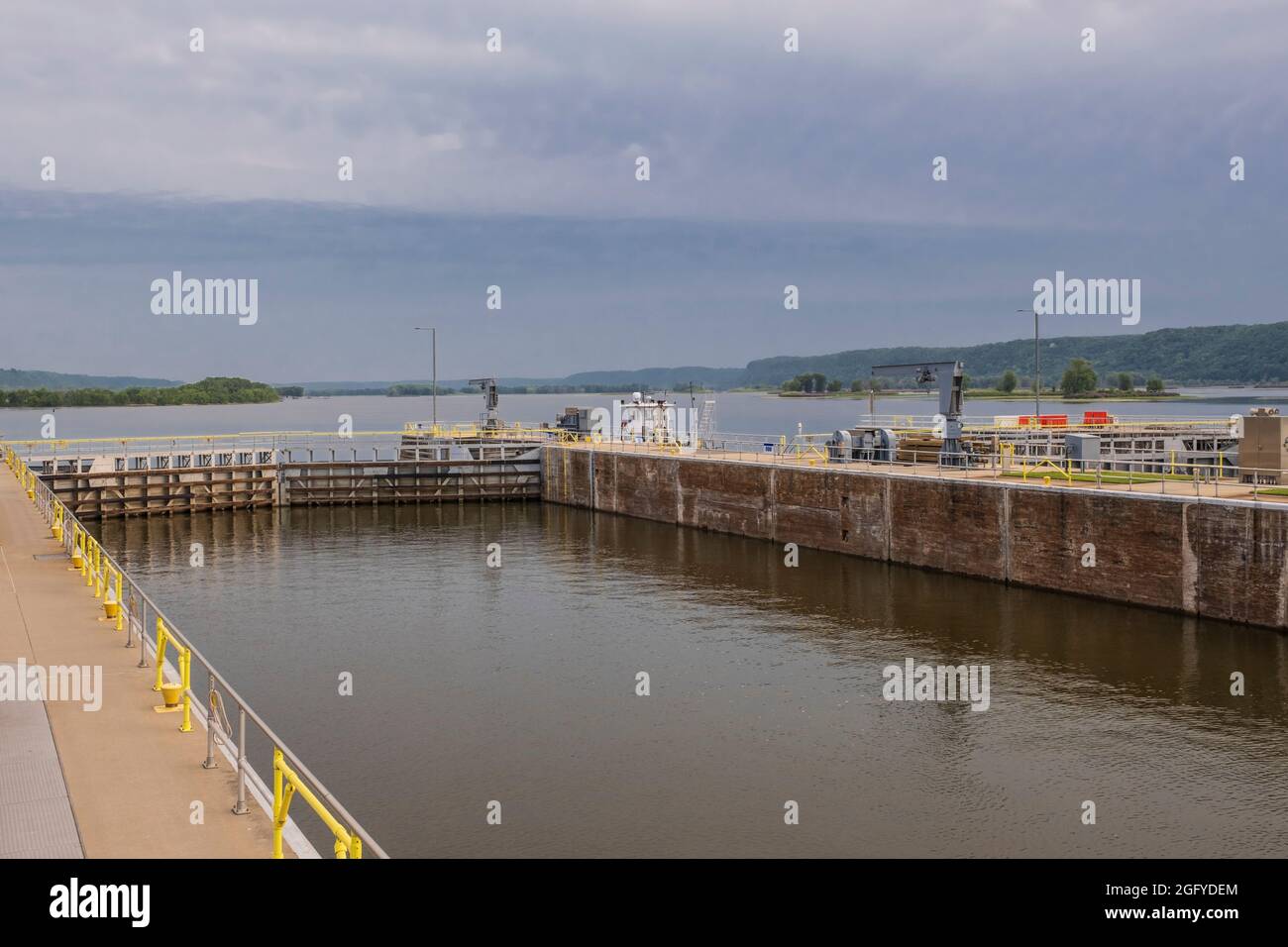 Lock and dam mississippi river hi-res stock photography and images - Alamy