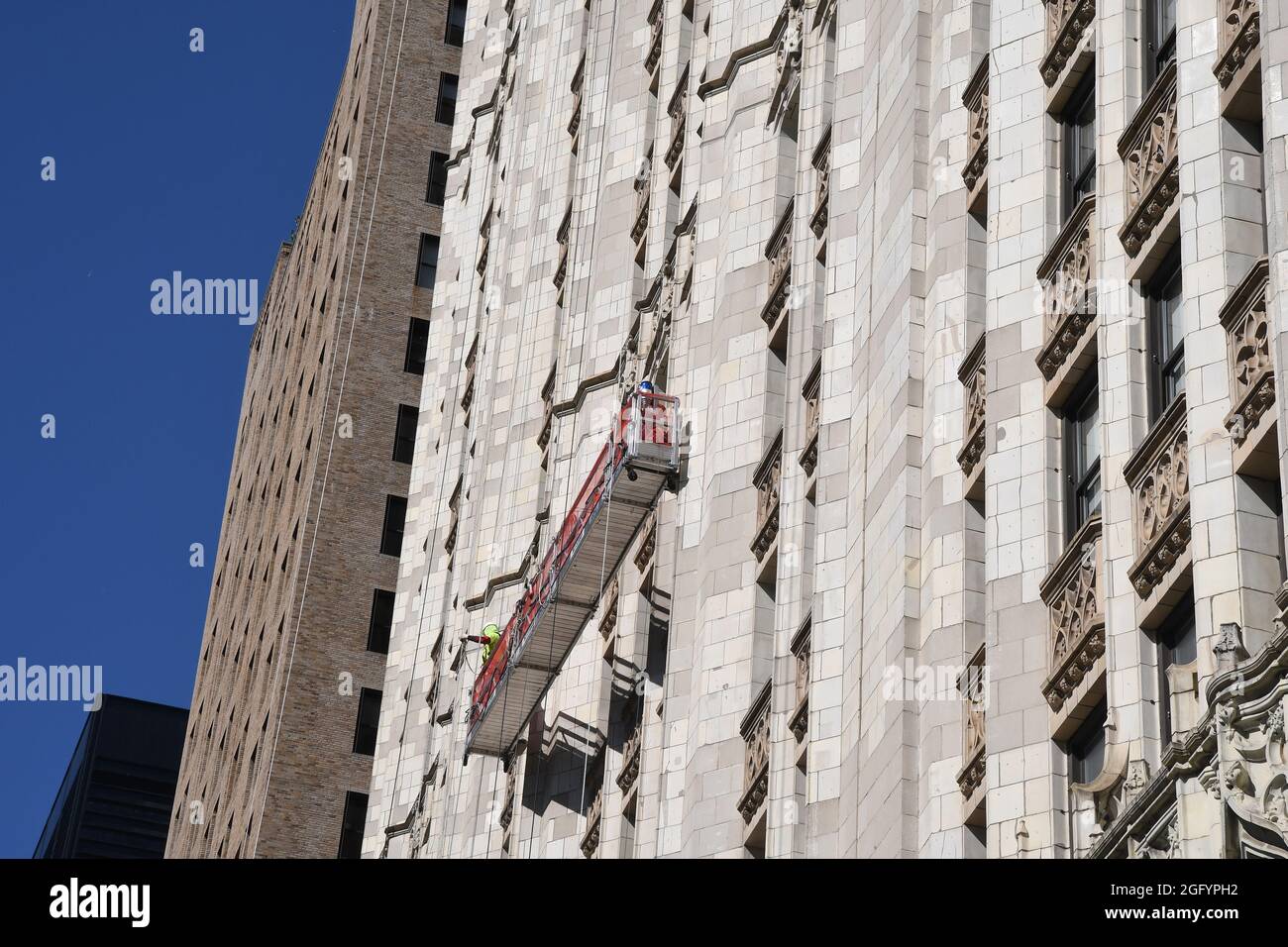 MANHATTAN/NEW YORK CITY /NEW YORK / USA 05.JUNE 2018 Workers working in ...