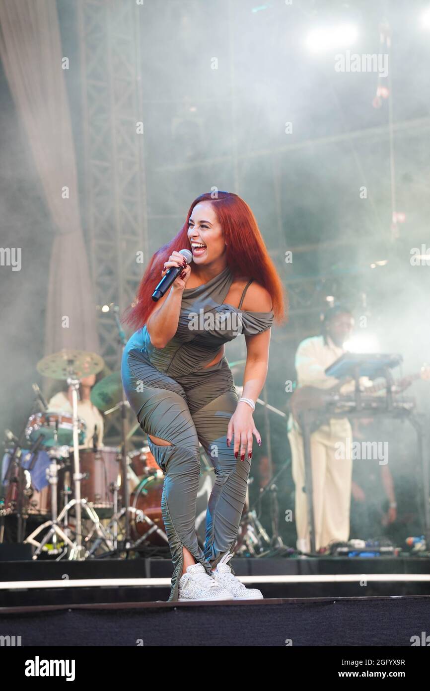 London, UK. 27th August, 2021. Jorja Smith performing live on stage at ...