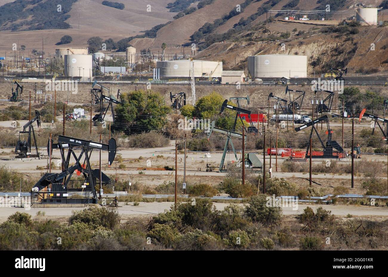 California oil field Stock Photo - Alamy