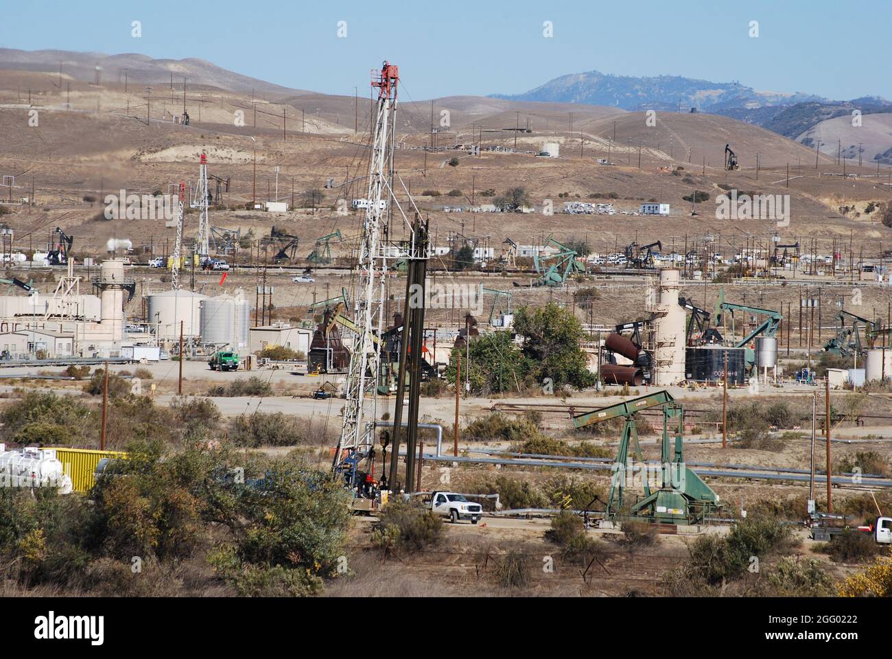 California oil field Stock Photo - Alamy
