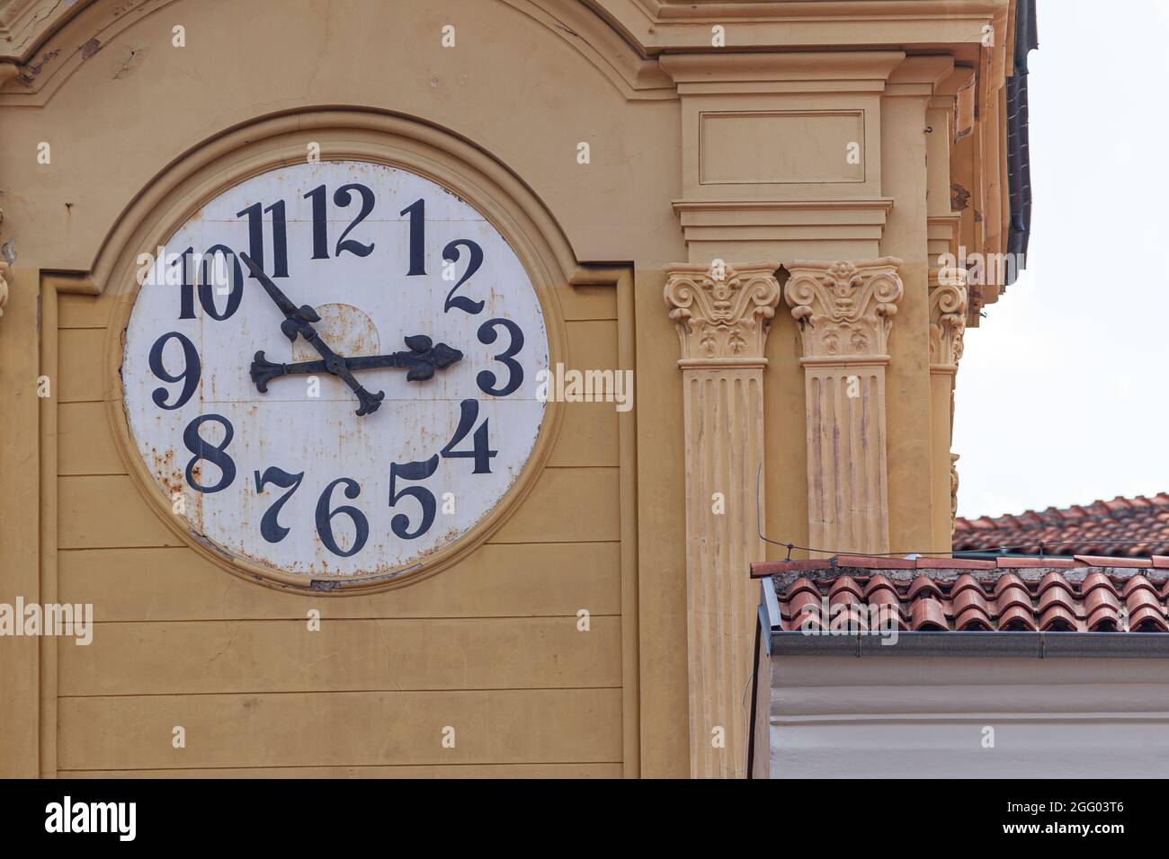 Closeup shot clock on wall hi-res stock photography and images - Alamy