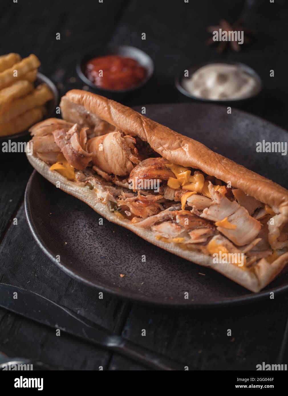 Zinger shawarma hi-res stock photography and images - Alamy