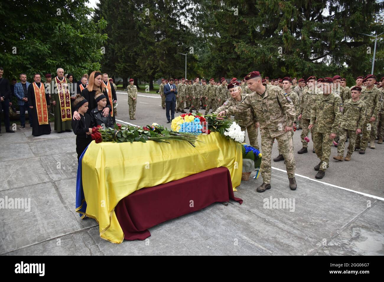 (EDITORS' NOTE : Image depicts death)Soldiers lay flowers on the coffin ...