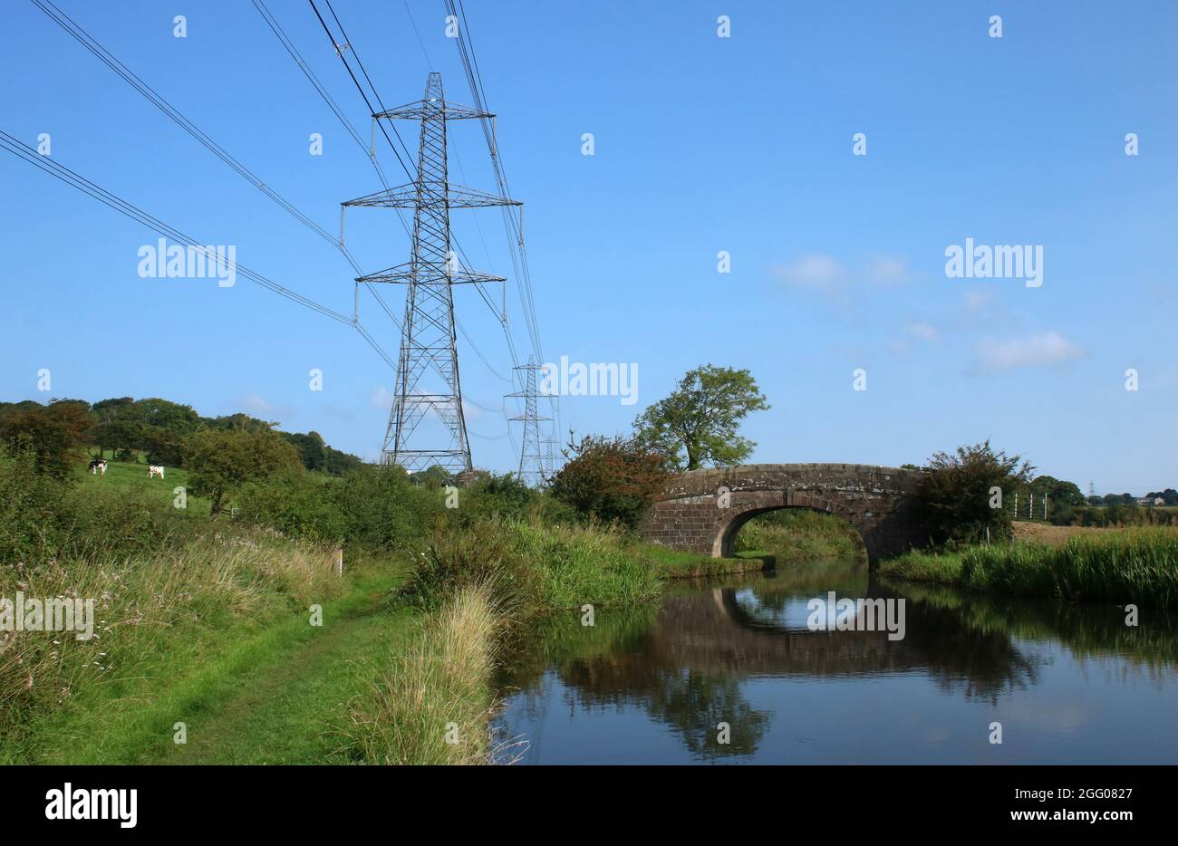 Overhead power lines in countryside hi-res stock photography and images ...