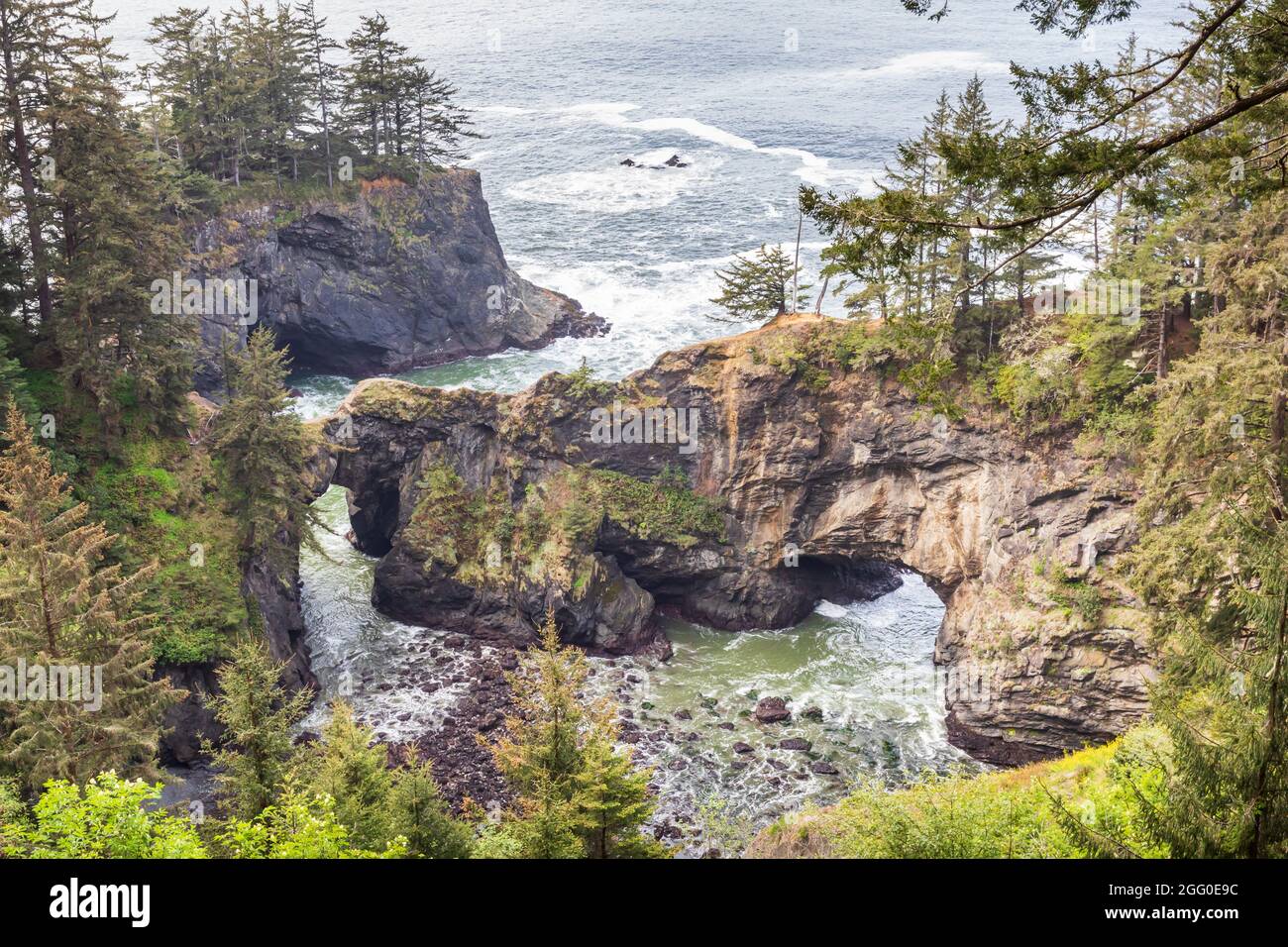 Natural Bridges Viewpoint, Oregon, USA. View of the Natural Bridges on the Oregon coast Stock ...